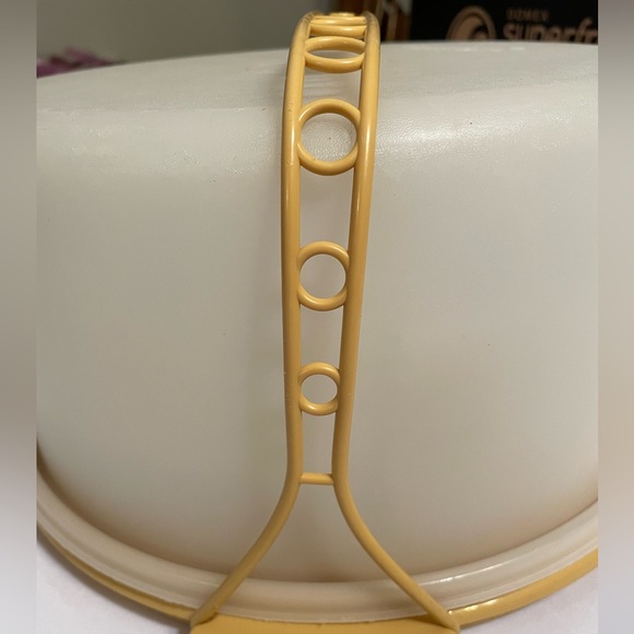 Tupperware | Kitchen | Vintage Tupperware 6836848 Cake Carrier Harvest ...